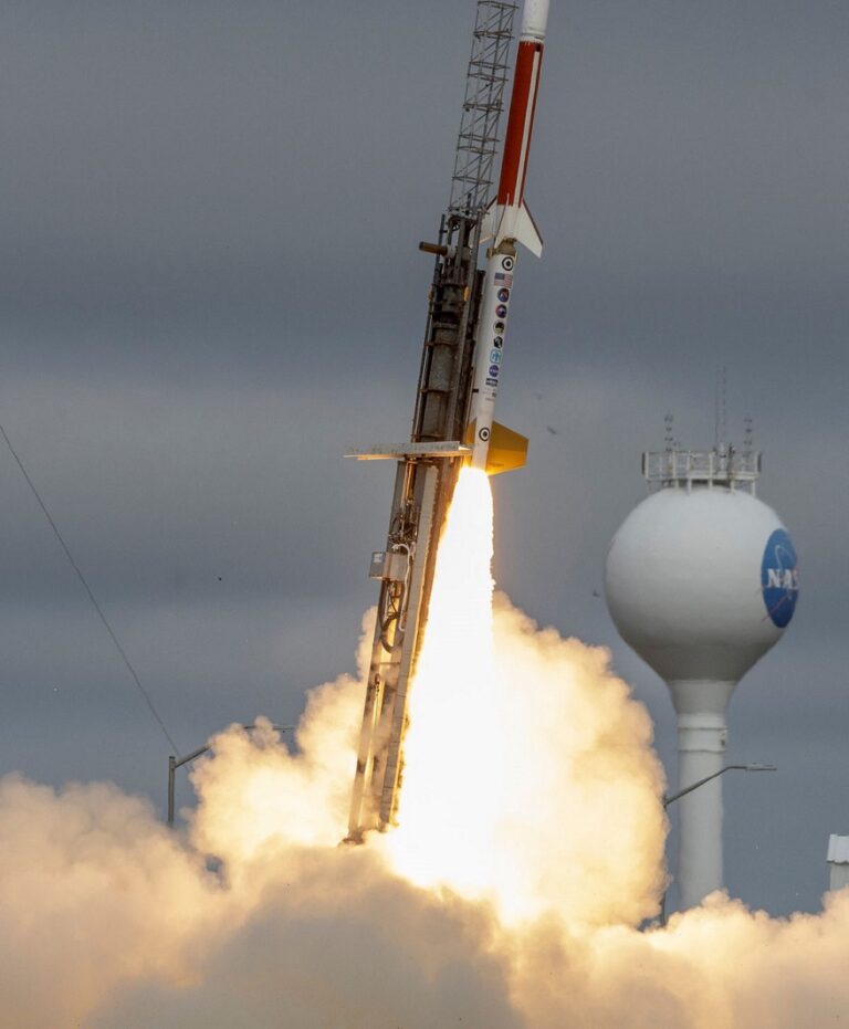 US launches hypersonic missile as Russia tests its nuclear weapons ...