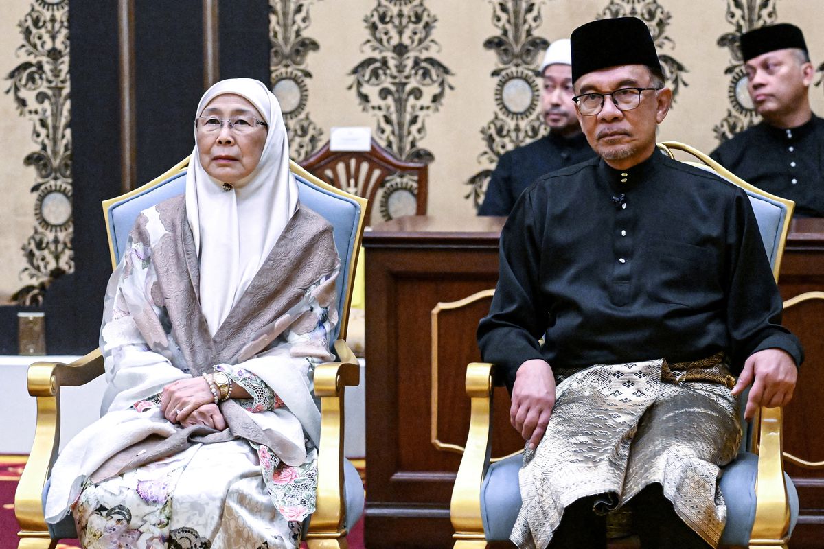 Anwar Ibrahim takes charge as Malaysia’s new Prime Minister ending post ...