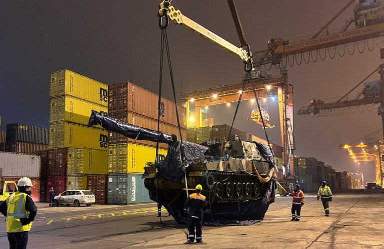 First batch of South Korean K2 tanks and K9 howitzers arrive in Poland ...