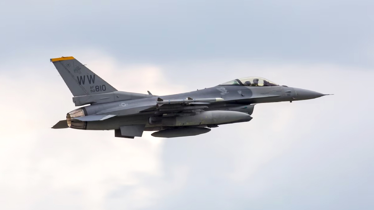 Pentagon announces plans to deploy US Navy destroyer and fighter jets ...