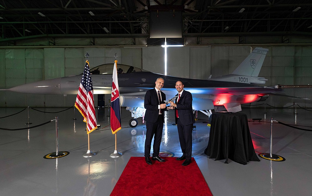 Slovakia unveils its first F-16 Block 70 jet as defense chief visits US ...
