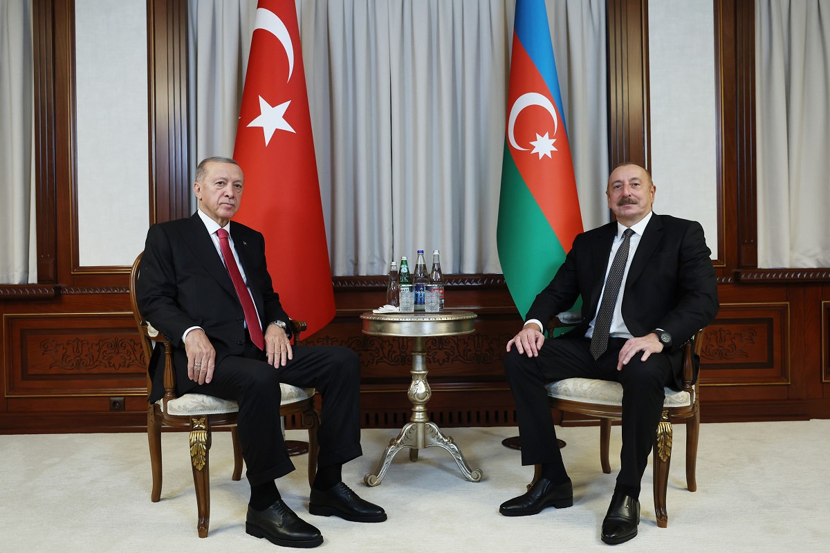 Turkish President Erdogan visits Azerbaijan, signs energy and gas deals ...